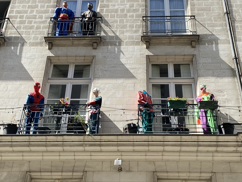 Le thème de Ma ce samedi : c’est faux | un grain de sable ou de sel